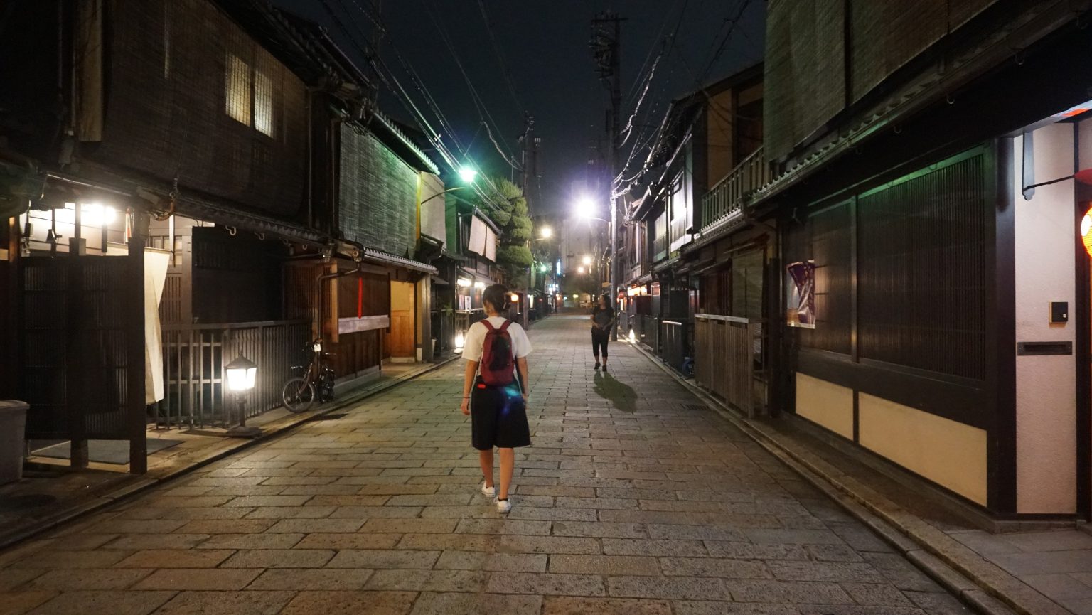 Tour Guide around Gion area | Enjoy Kyoto Night & Day
